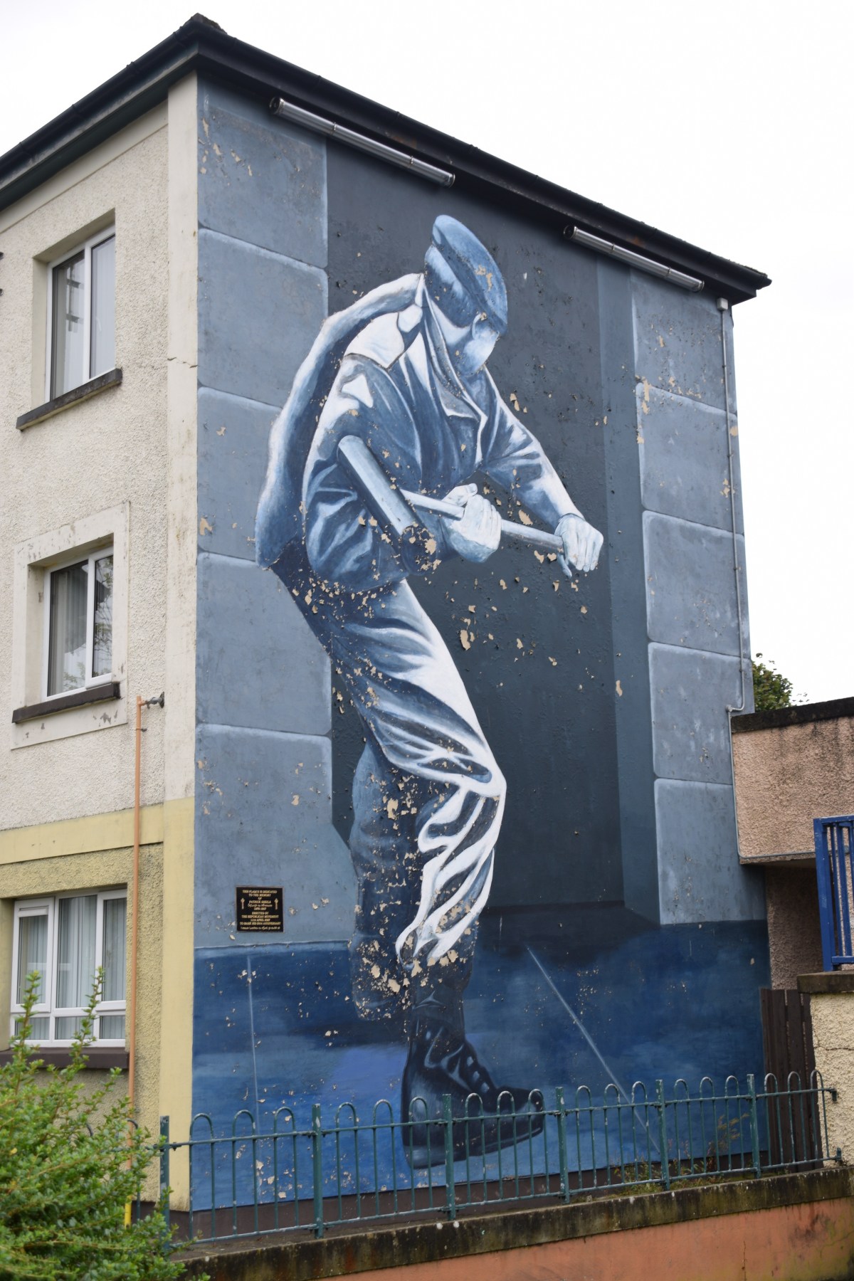 Exploring Derry – The Incredible Bogside Murals – HopsSkipsandJumps