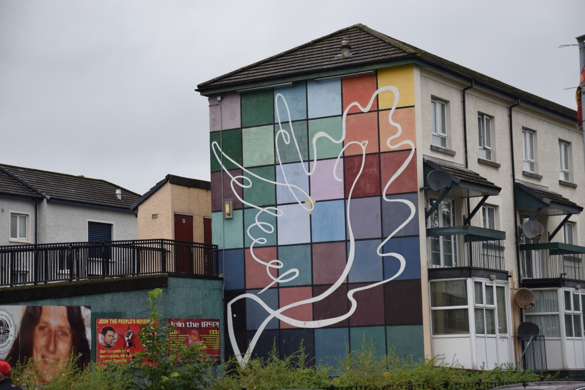 Exploring Derry – The Incredible Bogside Murals – HopsSkipsandJumps